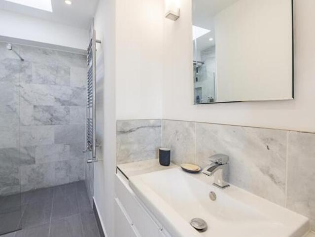 2 bedroom apartment for rent in Holly Hill Hampstead NW3