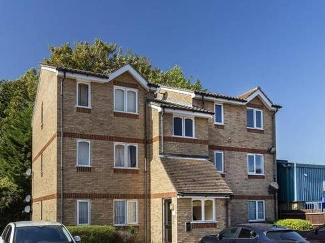 2 bedroom apartment for rent in Howard Close Waltham Abbey EN9