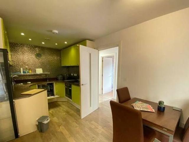 2 bedroom apartment for rent in Iland 41 Essex Street B5