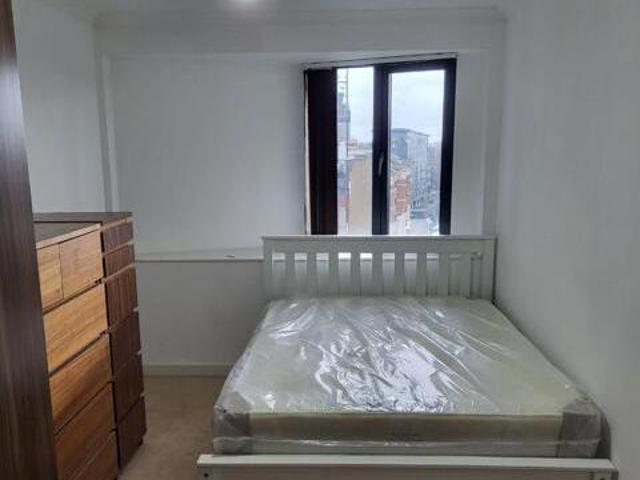 2 Bedroom Apartment For Rent In Ilford, London
