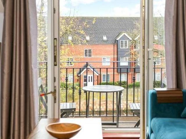 2 bedroom apartment for rent in Imperial Court Market Street Newbury Berkshire RG14