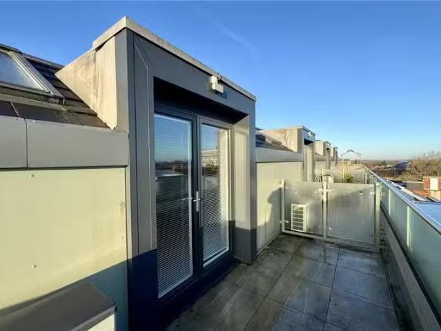 2 bedroom apartment for rent in Ingrave House, 8 Ingrave Road.