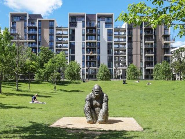 2 bedroom apartment for rent in Insignia Point, E20