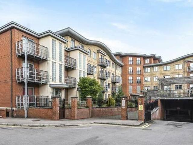 2 bedroom apartment for rent in Jubilee Square Reading RG1