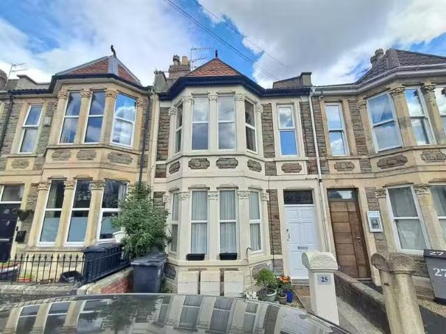 2 bedroom apartment for rent in Jubilee Road, Knowle, Bristol.