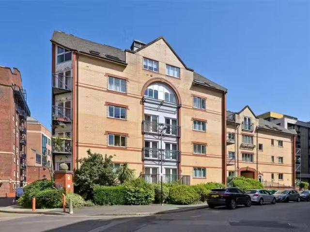 2 bedroom apartment for rent in Jessop Court, Ferry Street, Br.