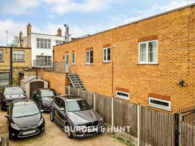 2 bedroom apartment for rent in Johnston Road, Woodford Green.