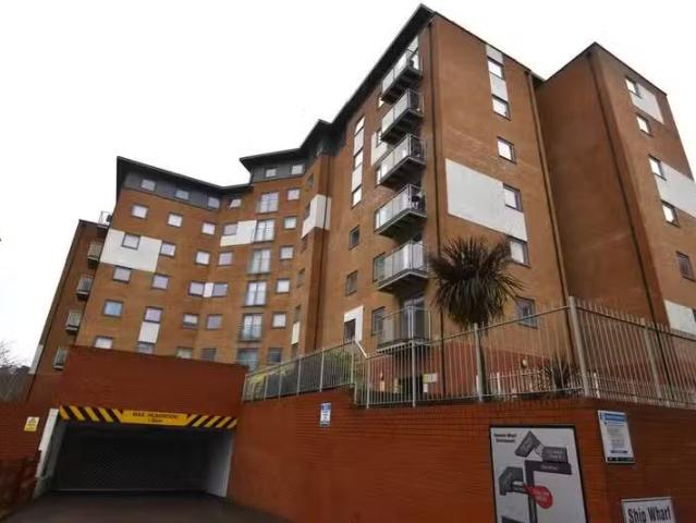 2 bedroom apartment for rent in Keel Point, Hawkins Road, Colc.