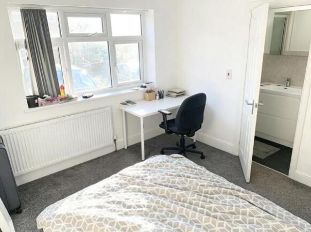 2 bedroom apartment for rent in Kelso Street, LS2