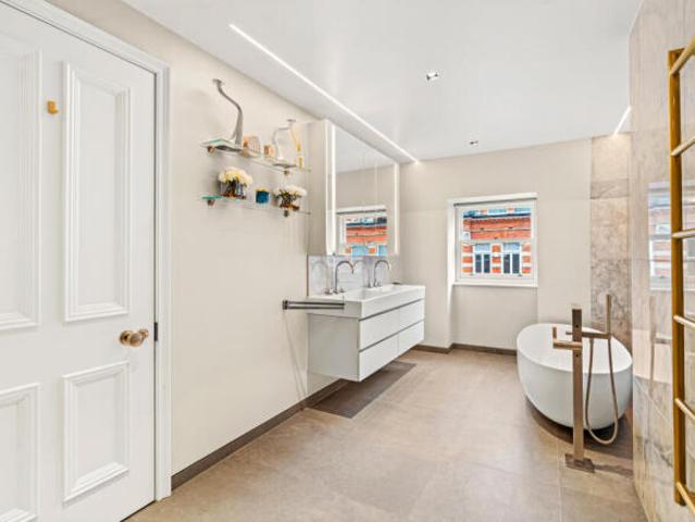 2 bedroom apartment for rent in Kensington Court, Kensington, London, W8