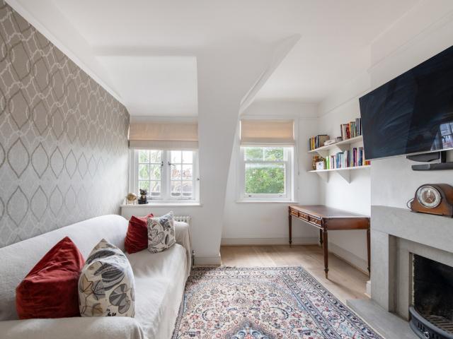 2 bedroom apartment for rent in Kensington Court, London, W8