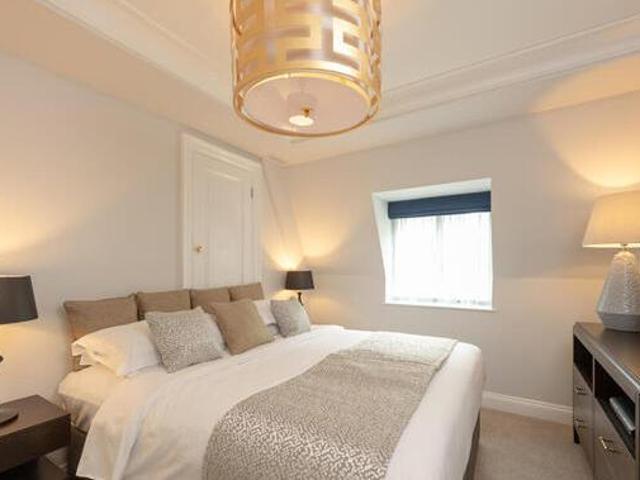 2 Bedroom Apartment For Rent In Kensington, London