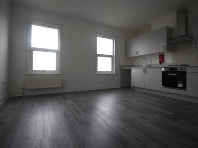 2 bedroom apartment for rent in Kent Road, Gravesend, Kent, DA11