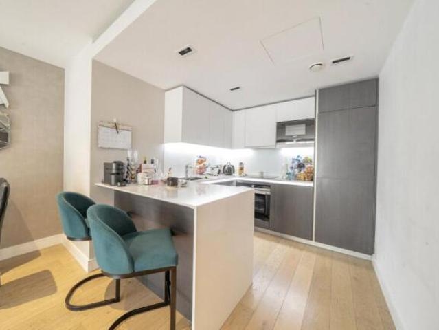 2 bedroom apartment for rent in Kew Bridge Road, Brentford, TW8