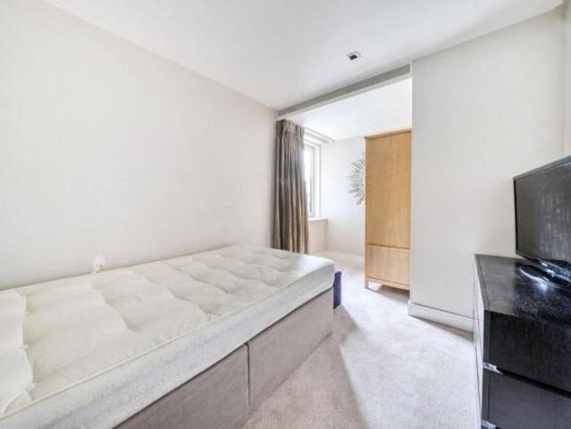 2 bedroom apartment for rent in Kew Bridge Road, Brentford, TW8