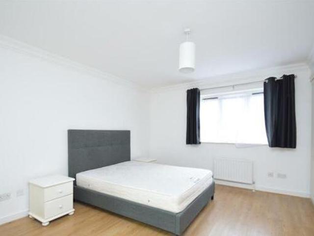 2 Bedroom Apartment For Rent In Kewferry Drive, Northwood