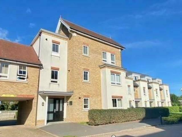 2 bedroom apartment for rent in Kingfisher Drive Maidenhead SL6