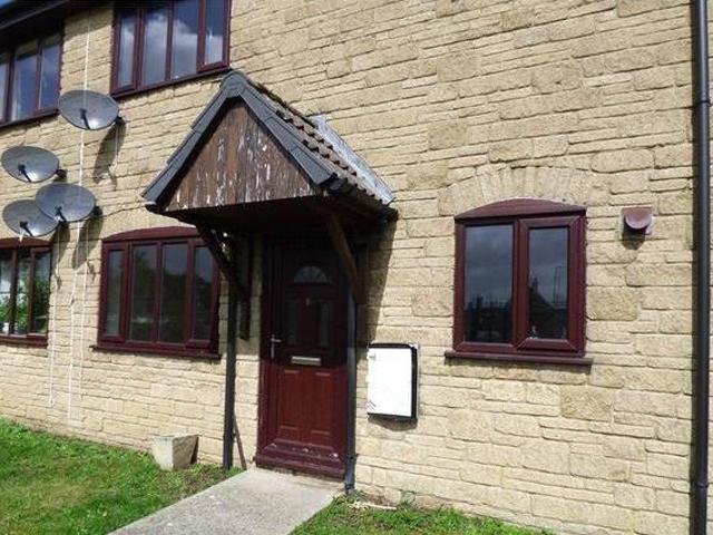 2 bedroom apartment for rent in Kings Court Quarr Lane Sherborne DT9