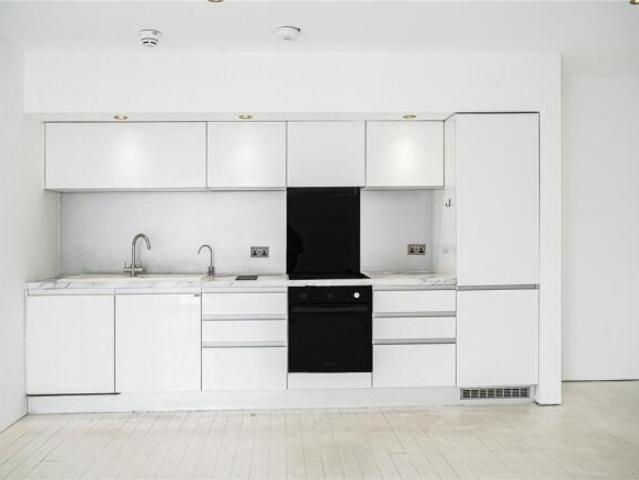 2 bedroom apartment for rent in Kingsland Road, London, E8