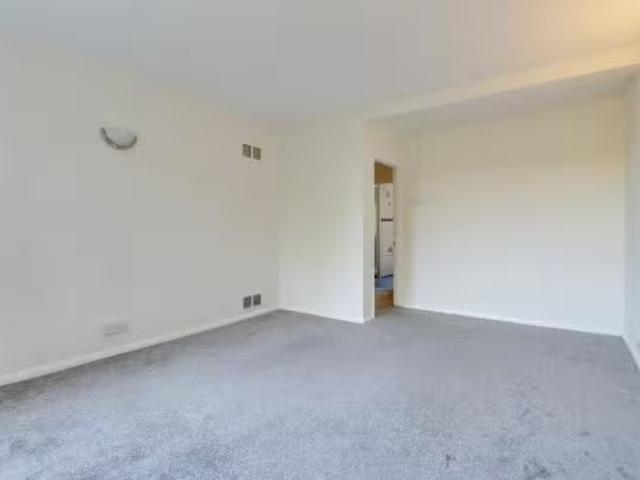 2 bedroom apartment for rent in Lubbock Road, Chislehurst, Ken.