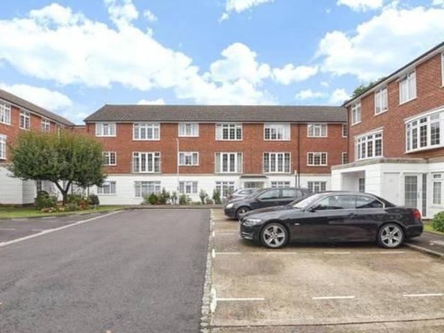 2 bedroom apartment for rent in Lammas Court Windsor Berkshire SL4
