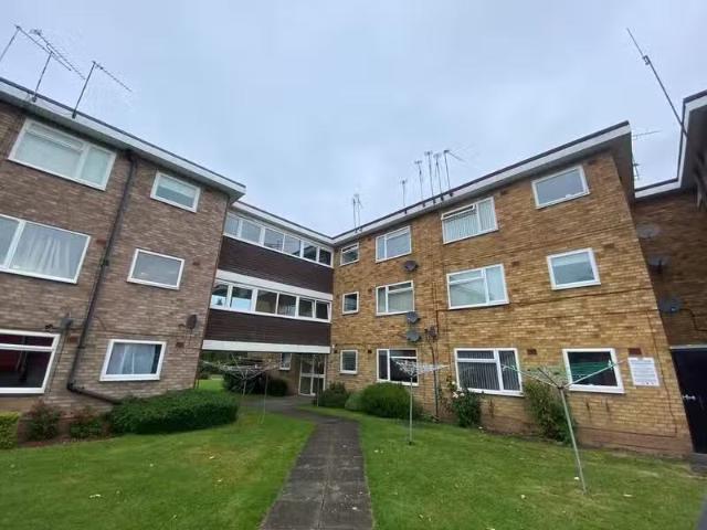 2 bedroom apartment for rent in Langbay Court, Cloister Croft.