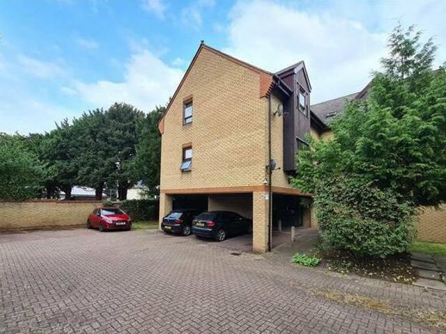 2 bedroom apartment for rent in Lawns Court Royston Hertfordshire SG8