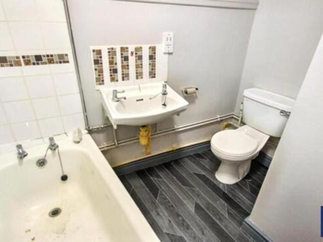 2 bedroom apartment for rent in Leeds Road, Bradford, BD3
