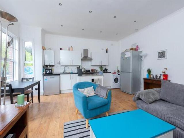 2 bedroom apartment for rent in Leigham Vale, Streatham Hill, Lambeth, London, SW16