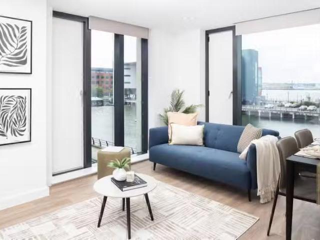 2 bedroom apartment for rent in Lighthaus, William Jessop Way.