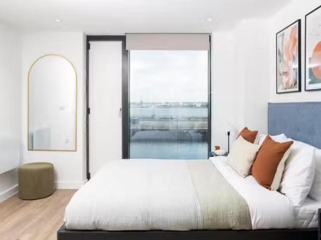 2 bedroom apartment for rent in Lighthaus, William Jessop Way.