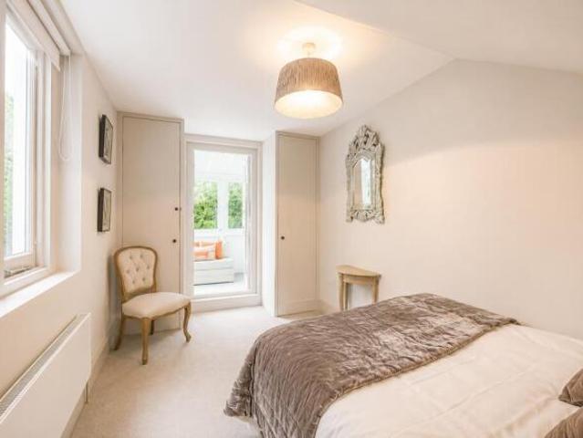 2 bedroom apartment for rent in Linden Gardens, W2