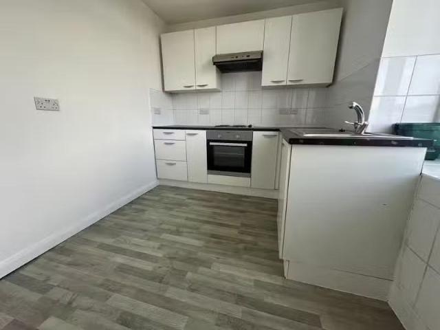 2 bedroom apartment for rent in Llantrisant Road, Graig, PONTY.