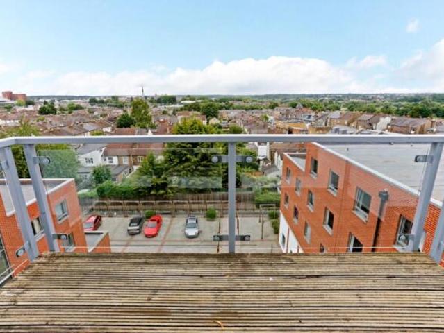 2 bedroom apartment for rent in Loates Lane Watford WD17