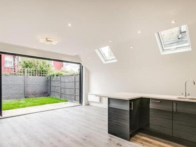 2 Bedroom Apartment For Rent In London