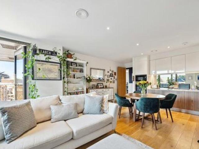 2 Bedroom Apartment For Rent In London