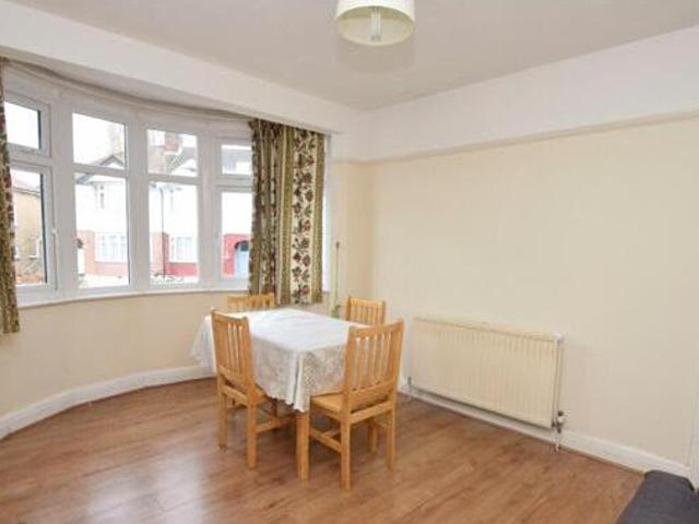 2 Bedroom Apartment For Rent In London