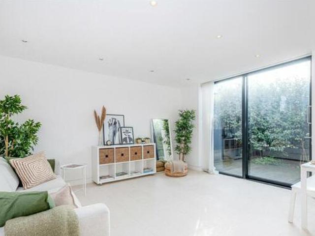 2 Bedroom Apartment For Rent In London