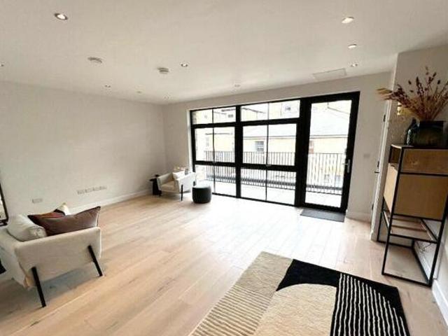 2 Bedroom Apartment For Rent In London