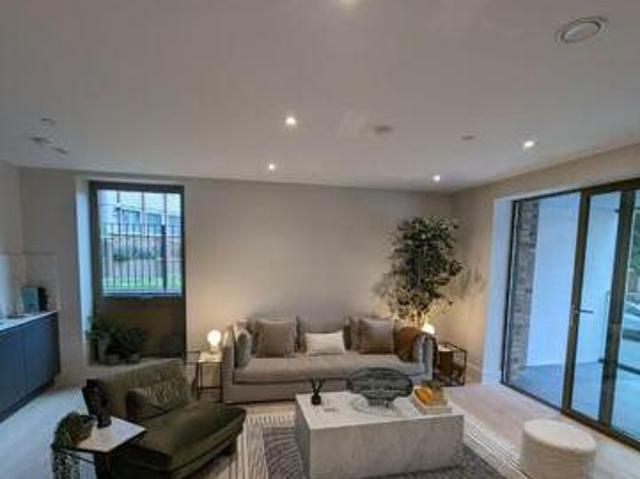 2 Bedroom Apartment For Rent In London