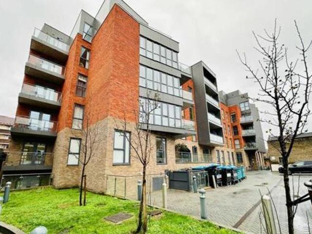 2 Bedroom Apartment For Rent In London