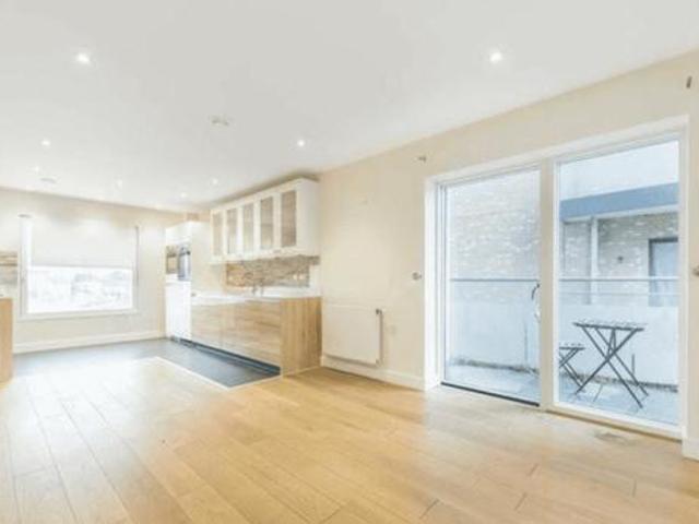 2 Bedroom Apartment For Rent In London