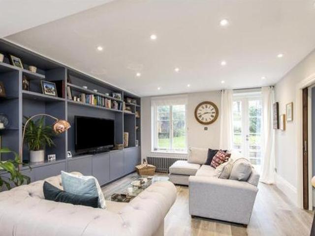 2 Bedroom Apartment For Rent In London