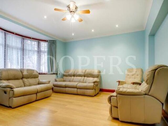 2 Bedroom Apartment For Rent In London