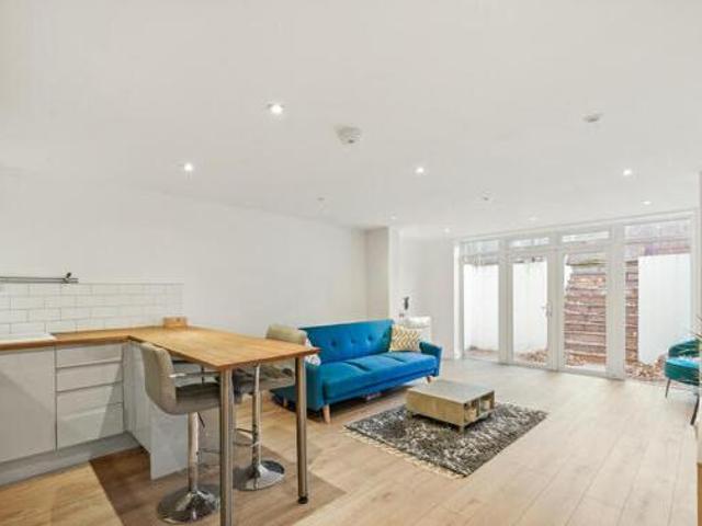 2 Bedroom Apartment For Rent In London