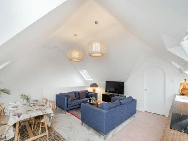 2 Bedroom Apartment For Rent In London