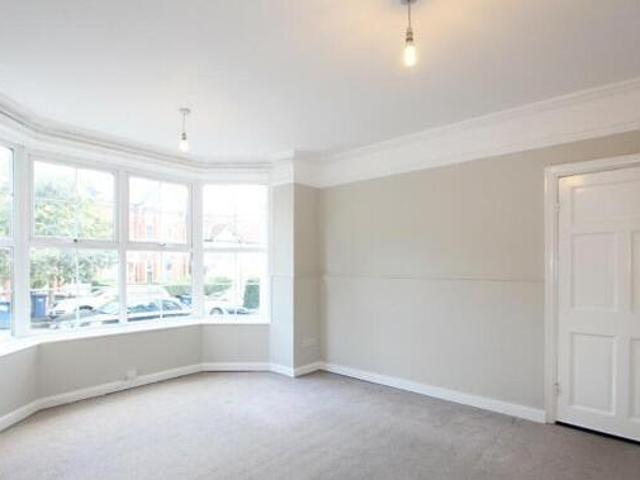 2 Bedroom Apartment For Rent In London