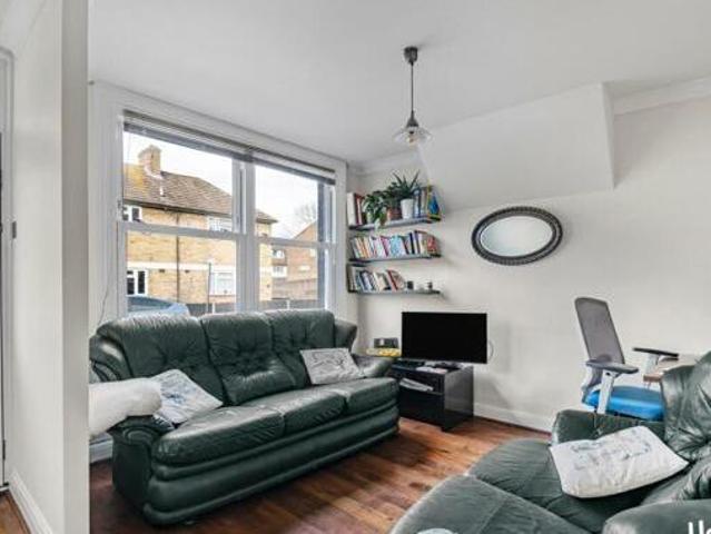2 Bedroom Apartment For Rent In London