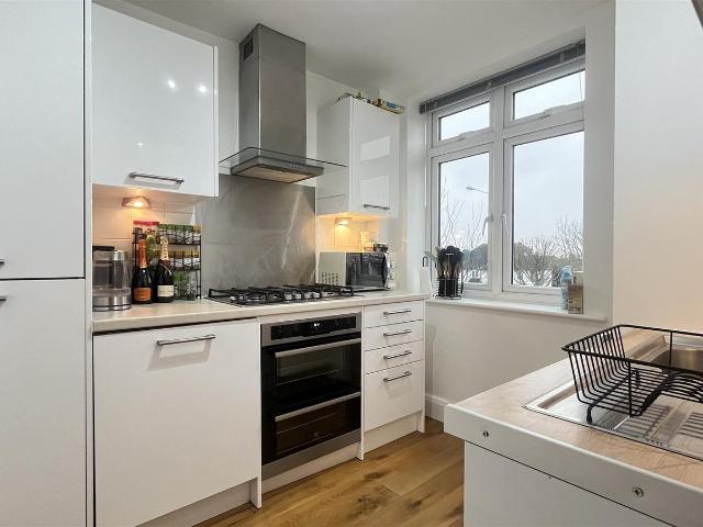 2 bedroom apartment for rent in London Road, Cheam