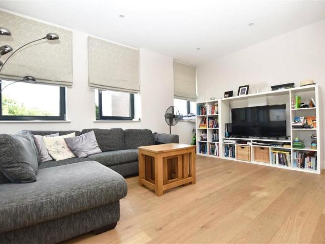 2 bedroom apartment for rent in London Road, Isleworth, TW7